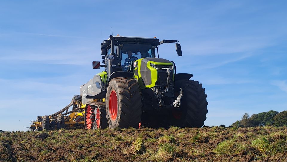 August på 17 er vild med den nye Claas 9.450 Terra Trac - LandbrugsAvisen